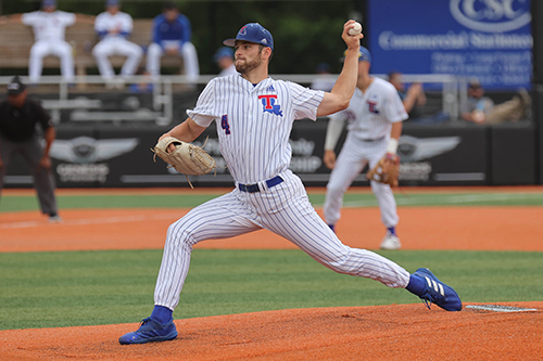 Dogs overcome long delay; blank 49ers | Lincoln Parish Journal