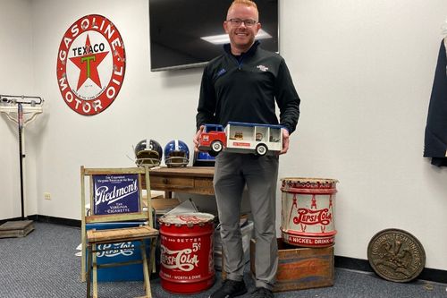 Jewels or junk? Gerald Jordan loves the “thrill of the hunt” | Lincoln ...