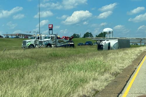 Weekend sees I-20 car fire, 18-wheeler overturned | Lincoln Parish Journal